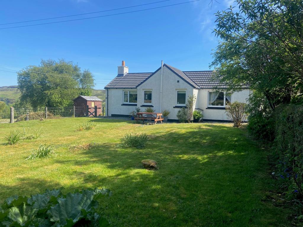 Fernilea, Carbost, Isle of Skye IV47 3 bed cottage for sale - £235,000