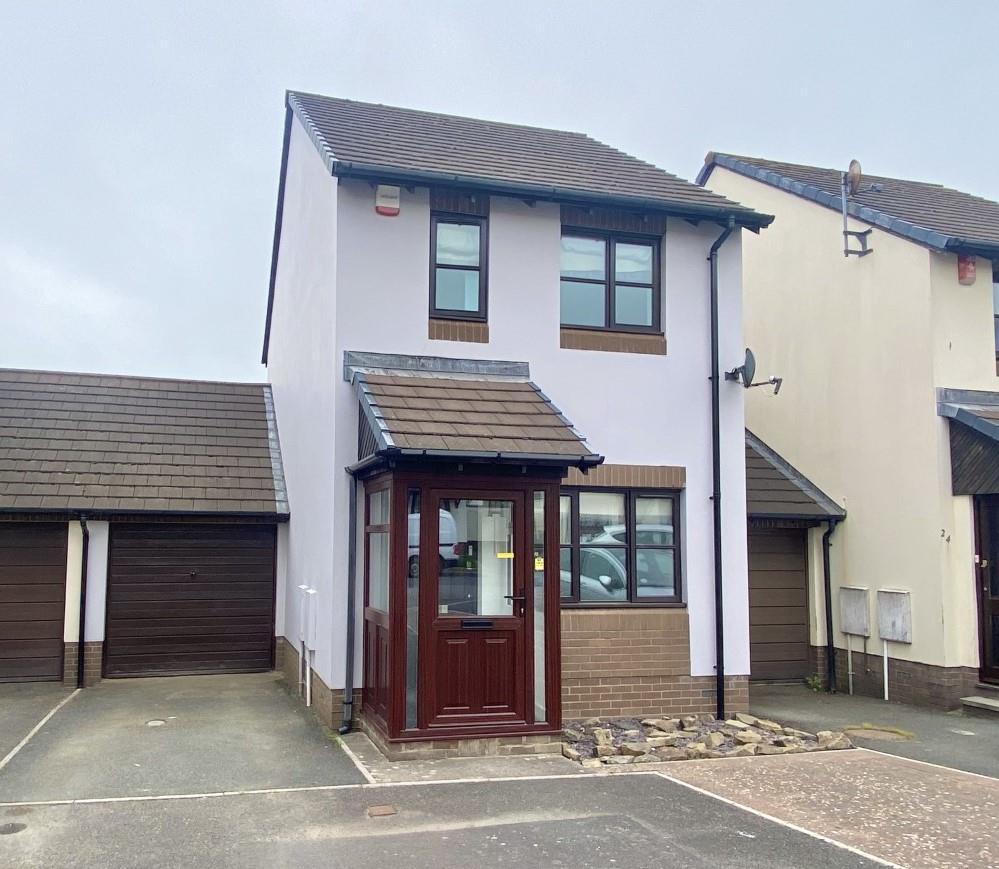 Hughes Avenue, Barnstaple, Devon, EX32 2 bed link detached house - £215,000