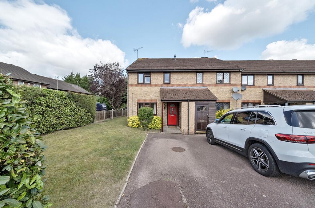 Higher Alham, Bracknell, Berkshire 3 bed end of terrace house - £400,000