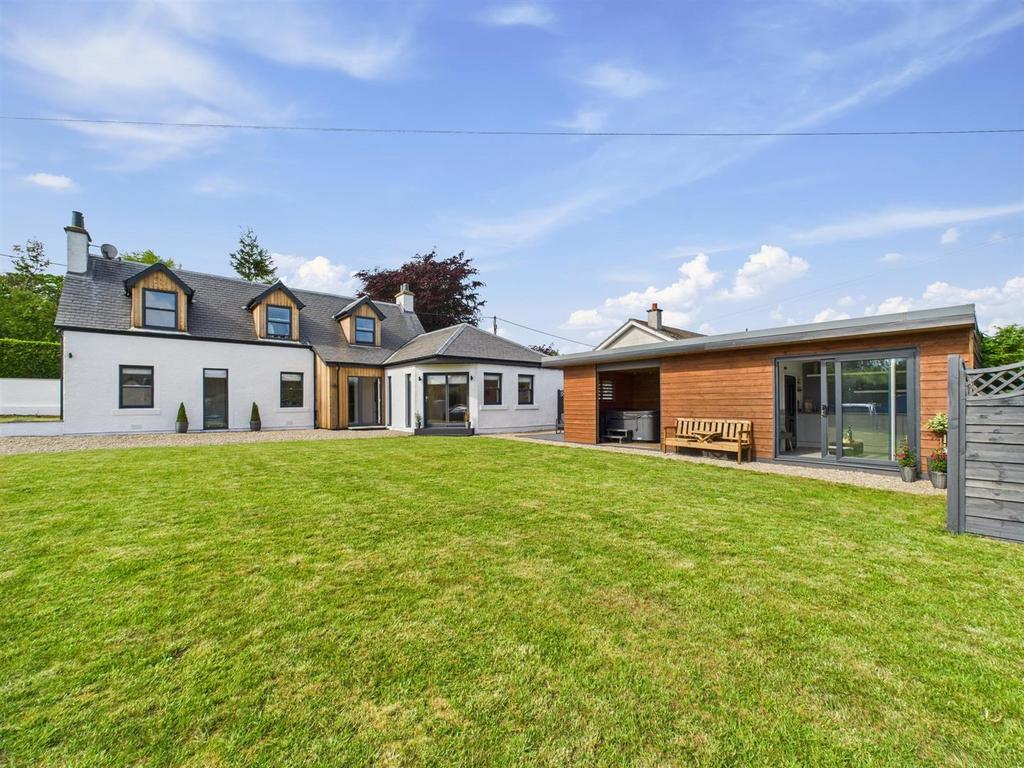 Smith Lane, New Alyth PH11 3 bed detached house - £325,000