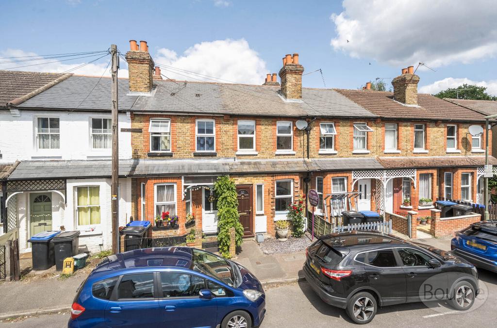 Board School Road, Woking, Surrey, GU21 2 bed terraced house for sale ...