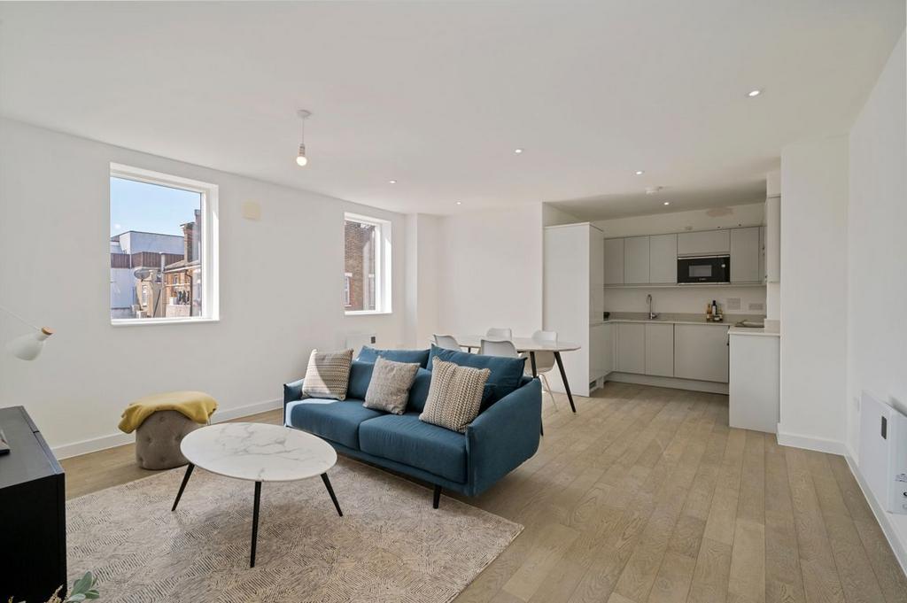 Bellingham Road, London SE6 3 bed flat for sale - £475,000
