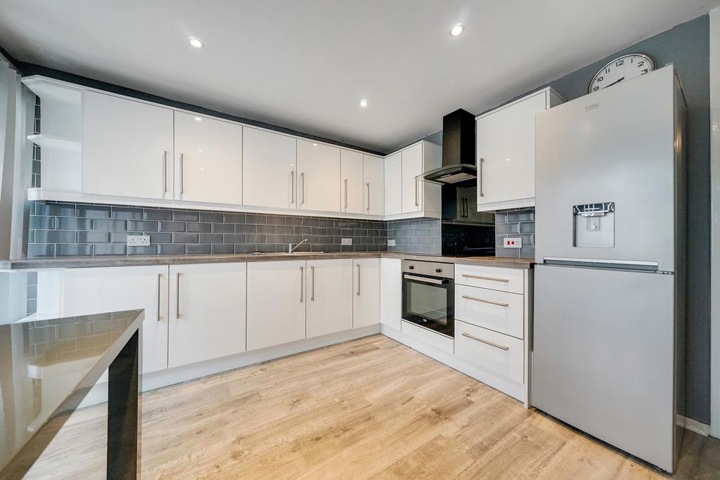 Mactaggart Road, GLASGOW G67 3 bed apartment for sale - £95,000
