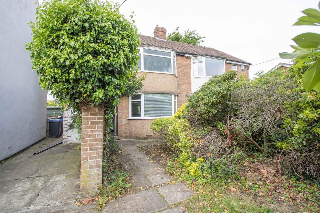 Moor Crescent, Gilesgate, Durham 3 bed semi-detached house - £115,000