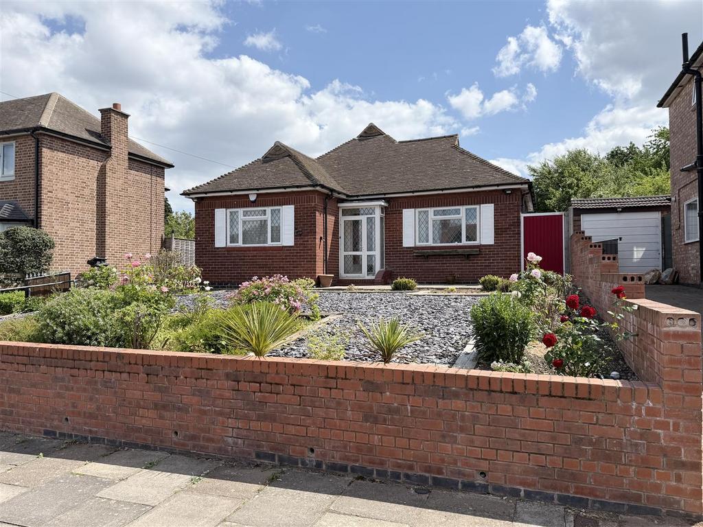 Conaglen Road, Old Aylestone Village LE2 3 bed detached bungalow - £340,000