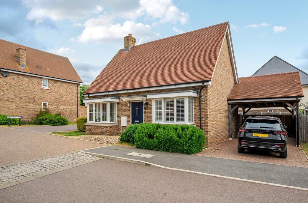 Franklin Drive, Elsenham, CM22 2 bed detached bungalow - £174,000