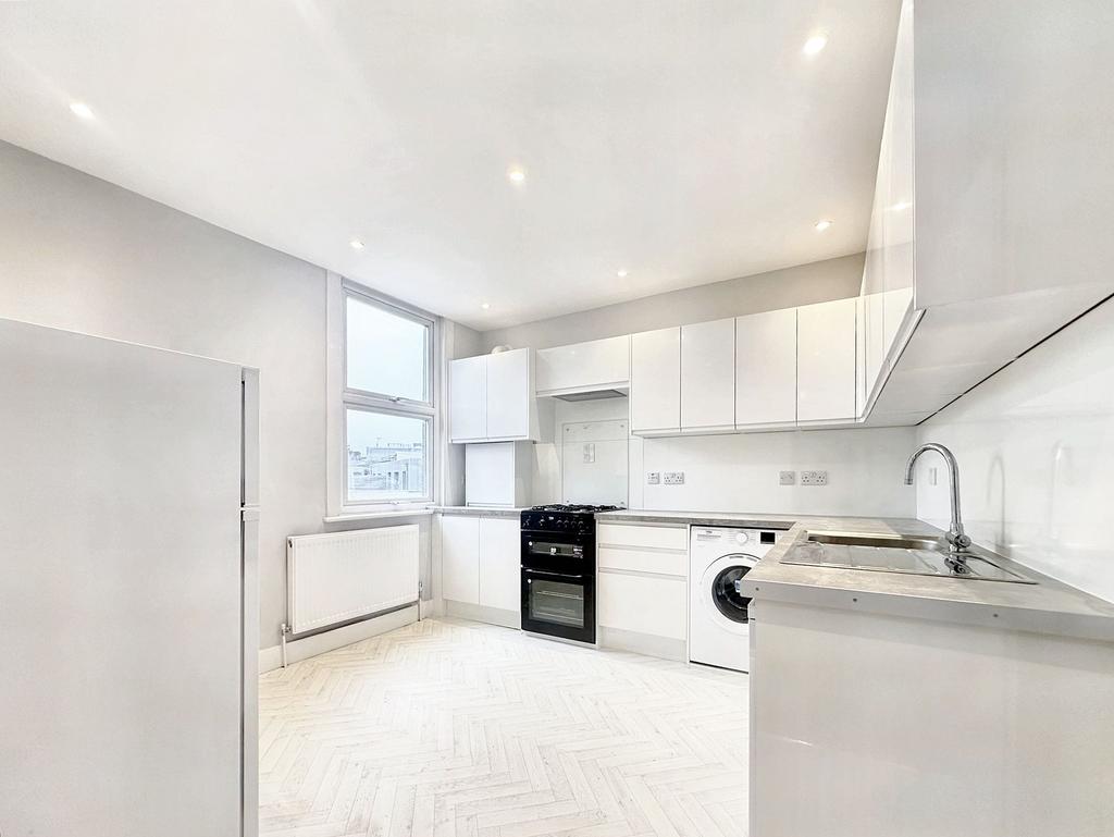 High Street, Uxbridge, UB8 1 bed apartment - £1,550 pcm (£358 pw)