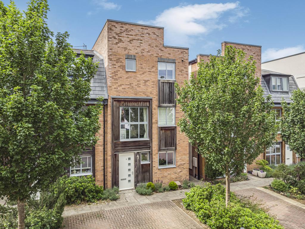 Trumpington, Cambridge CB2 4 bed semi-detached house for sale - £575,000