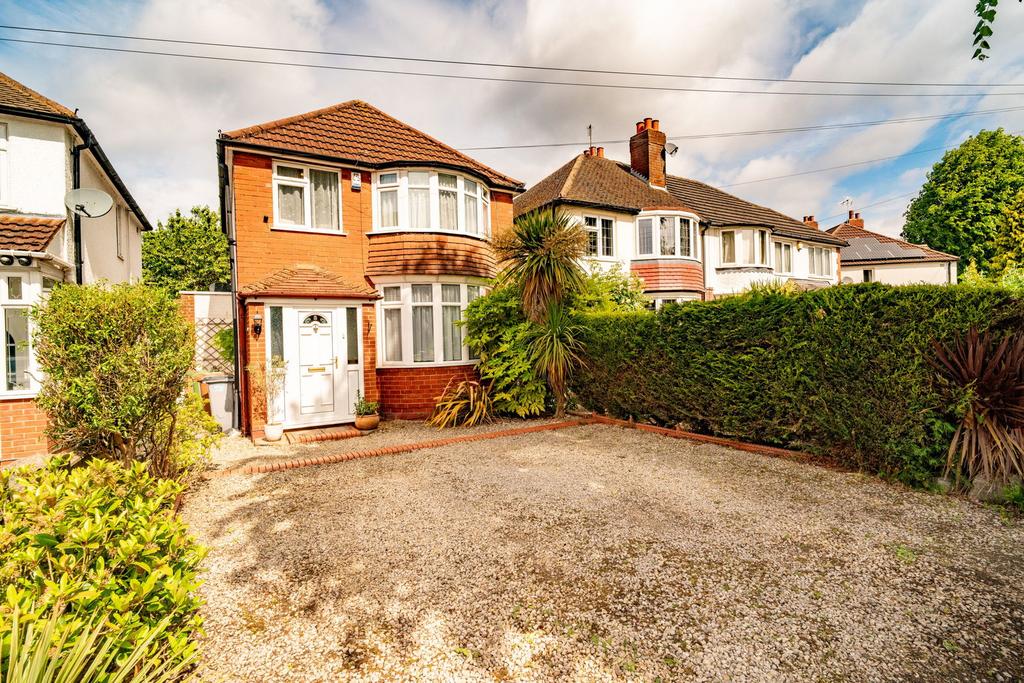 Stroud Road, Solihull B90 3 bed detached house for sale - £360,000