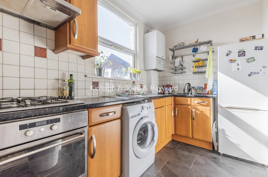 Sellincourt Road, London, SW17 2 bed flat - £2,100 pcm (£485 pw)