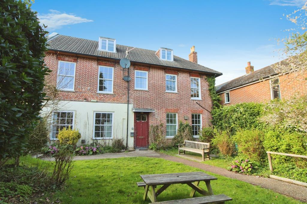 Spetisbury Village Hall, High Street... 3 bed maisonette - £975 pcm (£ ...
