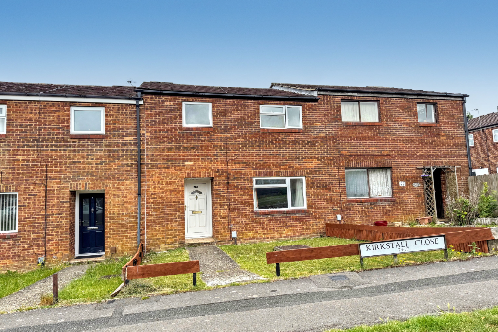 Kirkstall Close, Toothill, Swindon, SN5 3 bed terraced house - £230,000