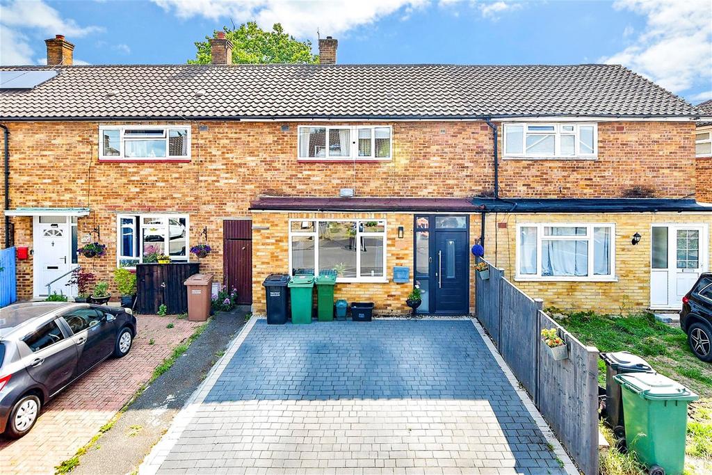 Huddleston Crescent, Merstham RH1 3 bed terraced house - £281,000