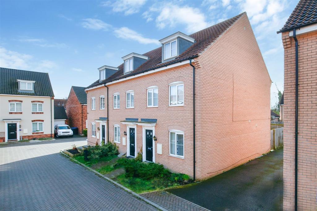 Teasel Close, Red Lodge 3 bed end of terrace house to rent - £1,350 pcm ...