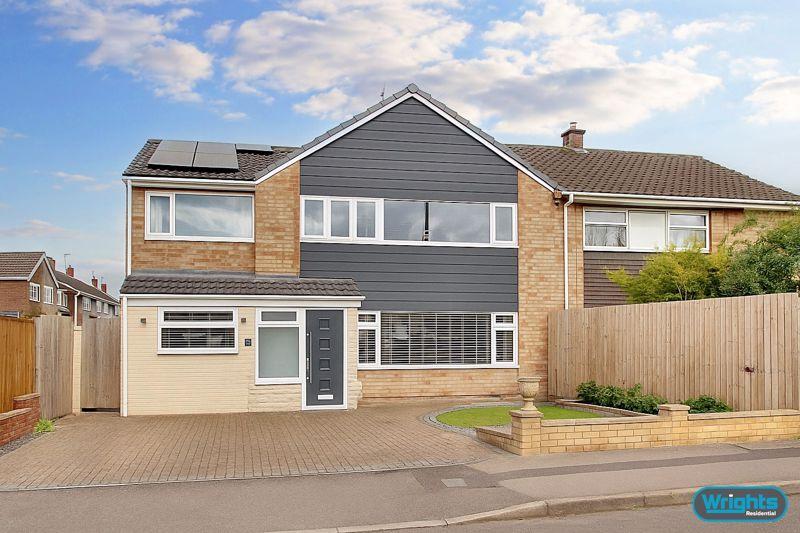 Paxcroft Way, Trowbridge 4 bed semi-detached house - £375,000