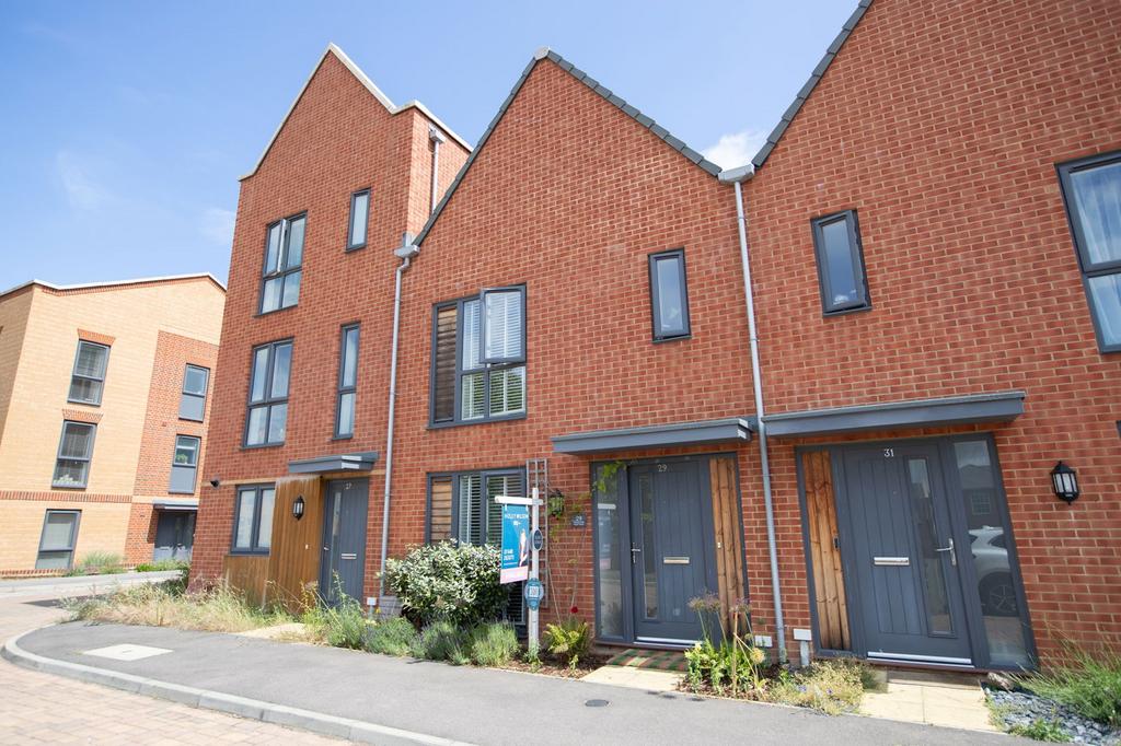 Phoenix Road, Bordon GU35 3 bed terraced house for sale - £399,950
