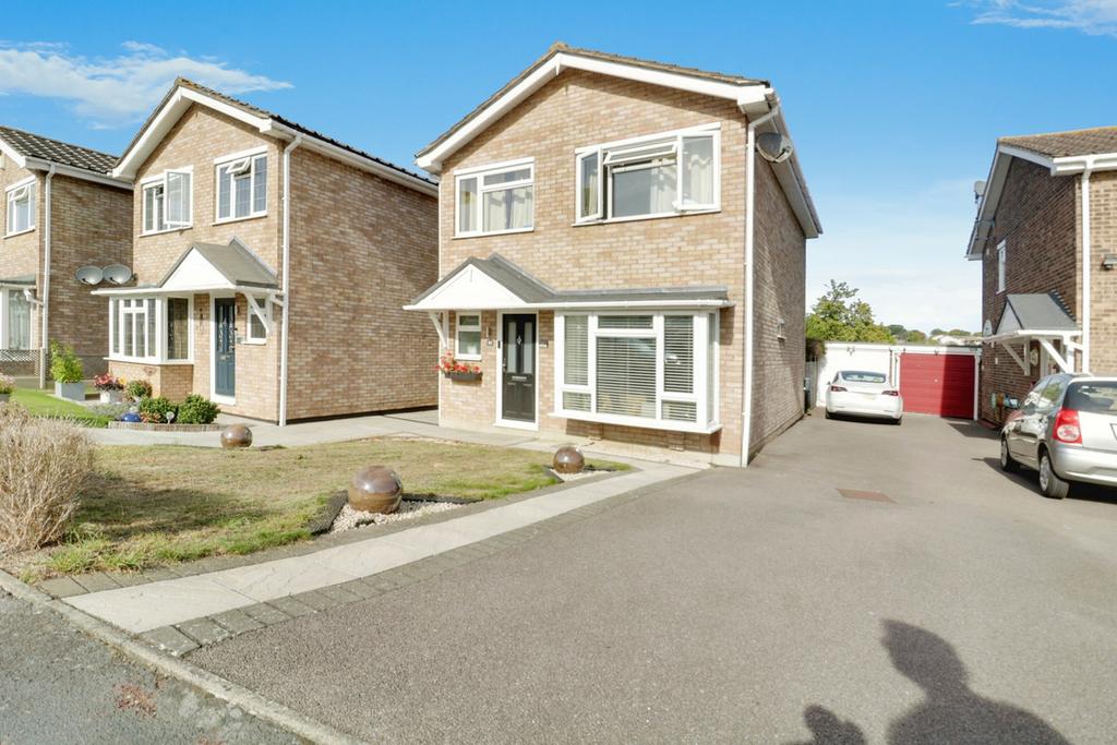 Rowan Walk, Leigh-on-sea, SS9 3 bed detached house to rent - £1,750 pcm ...