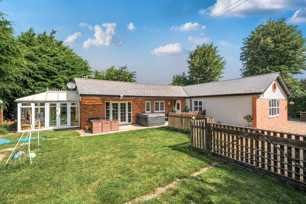 Norton Canon, Hereford, HR4 4 bed detached bungalow for sale - £395,000