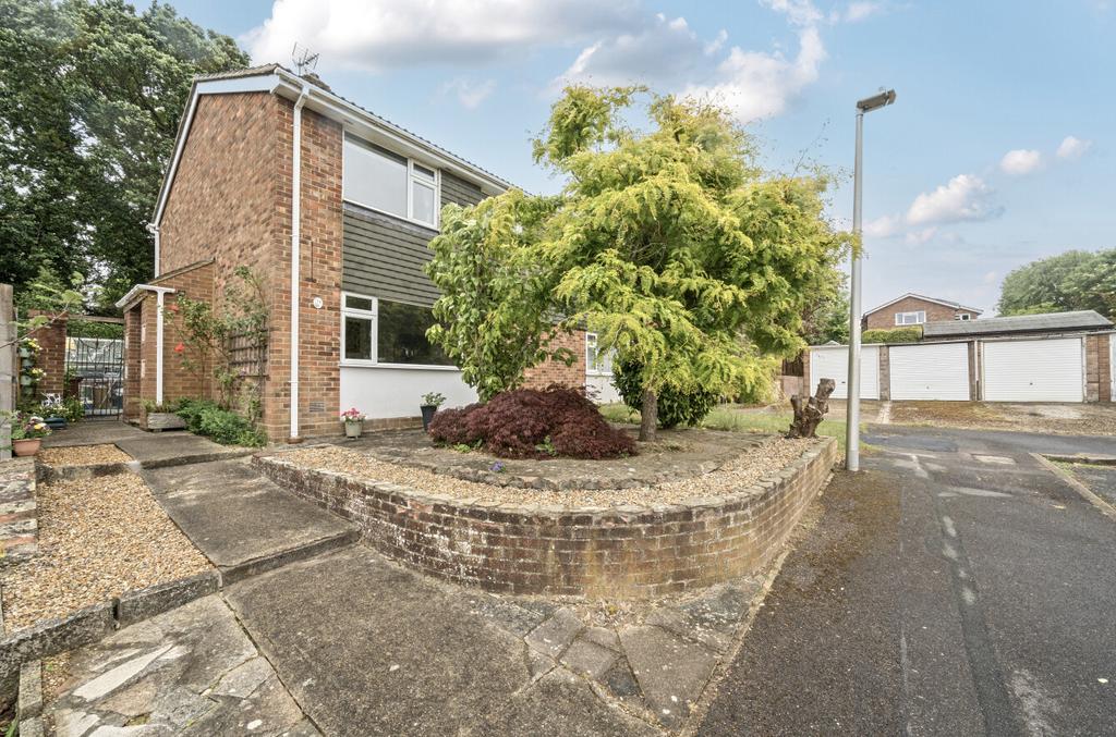 Chieveley Close, Tilehurst, Reading 3 bed semi-detached house - £430,000