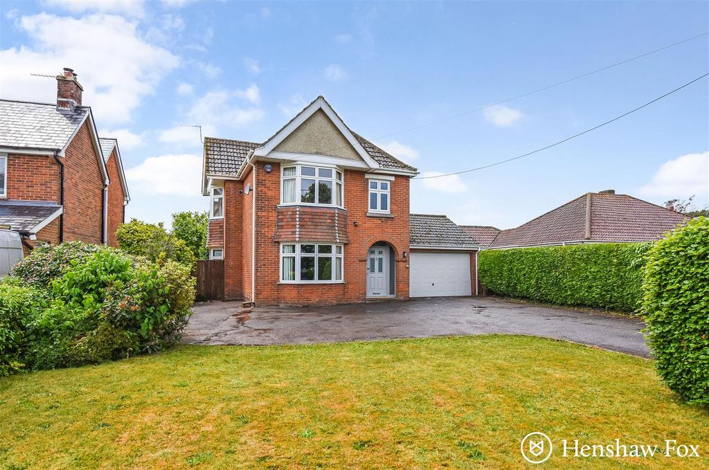 Salisbury Road, Ower, Hampshire 4 bed detached house for sale - £779,000