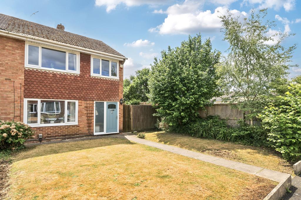 Kennet Avenue, Haydon Wick, Swindon... 3 bed semi-detached house for ...