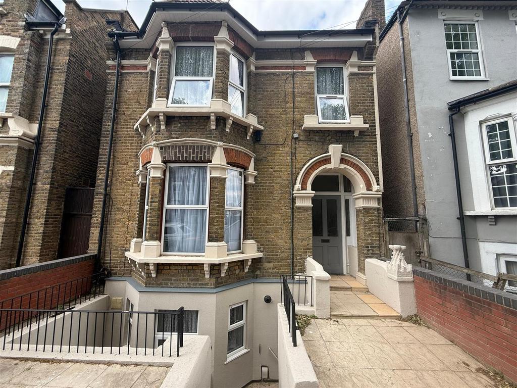 Clova Road, London 1 bed apartment - £1,600 pcm (£369 pw)