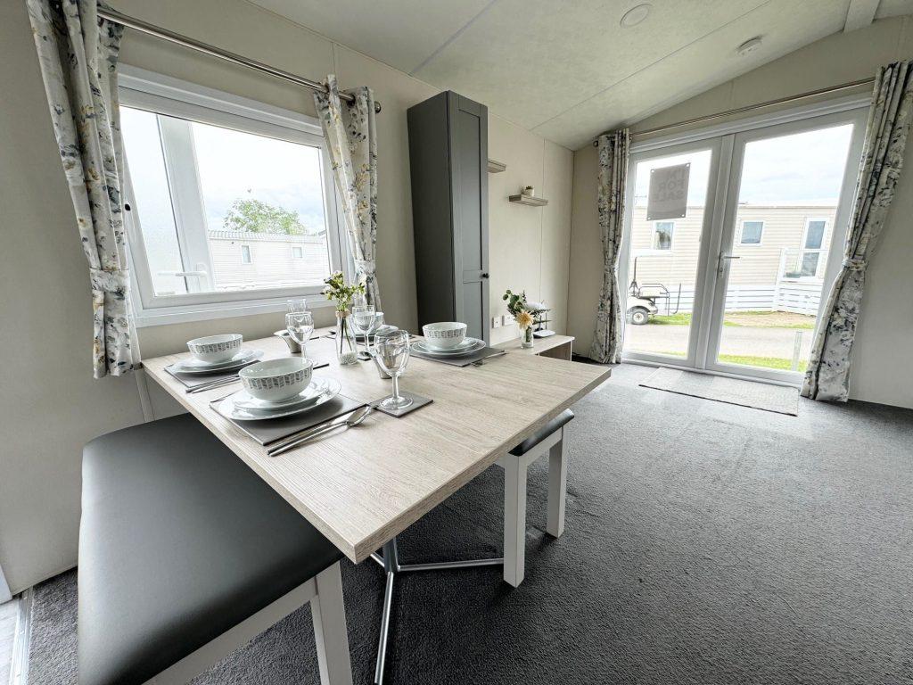 Solent Breezes Holiday Park 2 bed park home for sale - £54,995