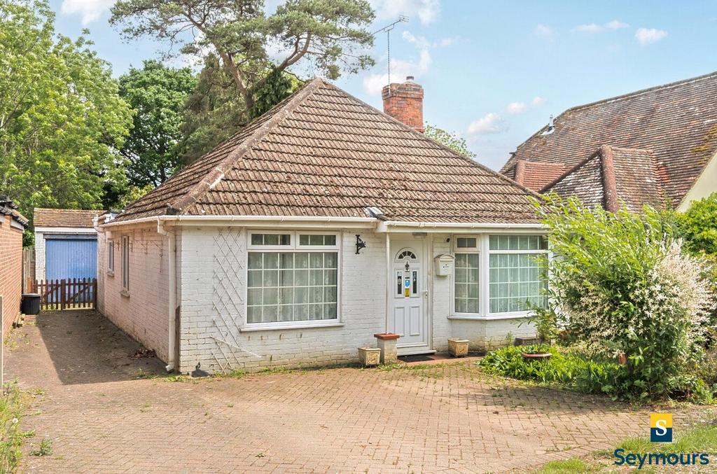 Oak Tree Close, Guildford GU4 3 bed bungalow - £495,000