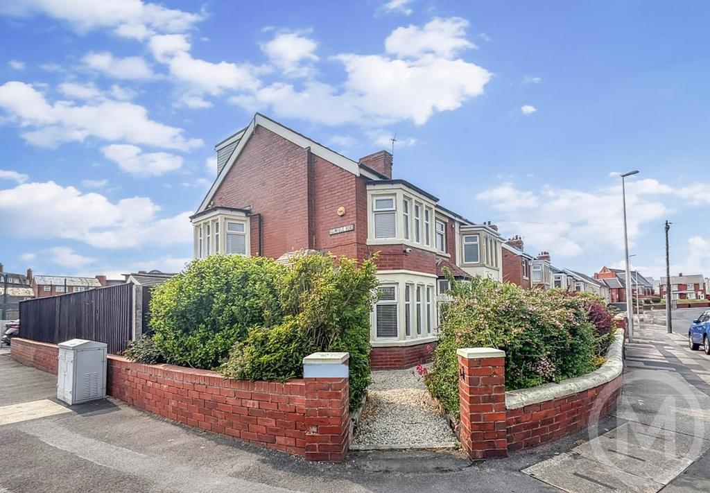 Warbreck Drive, Bispham 3 bed semi-detached house - £215,000