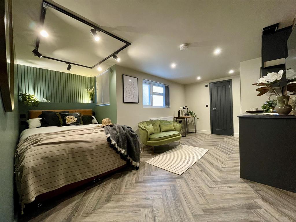 Allesley Old Road, Allesley, Coventry Studio - £850 pcm (£196 pw)