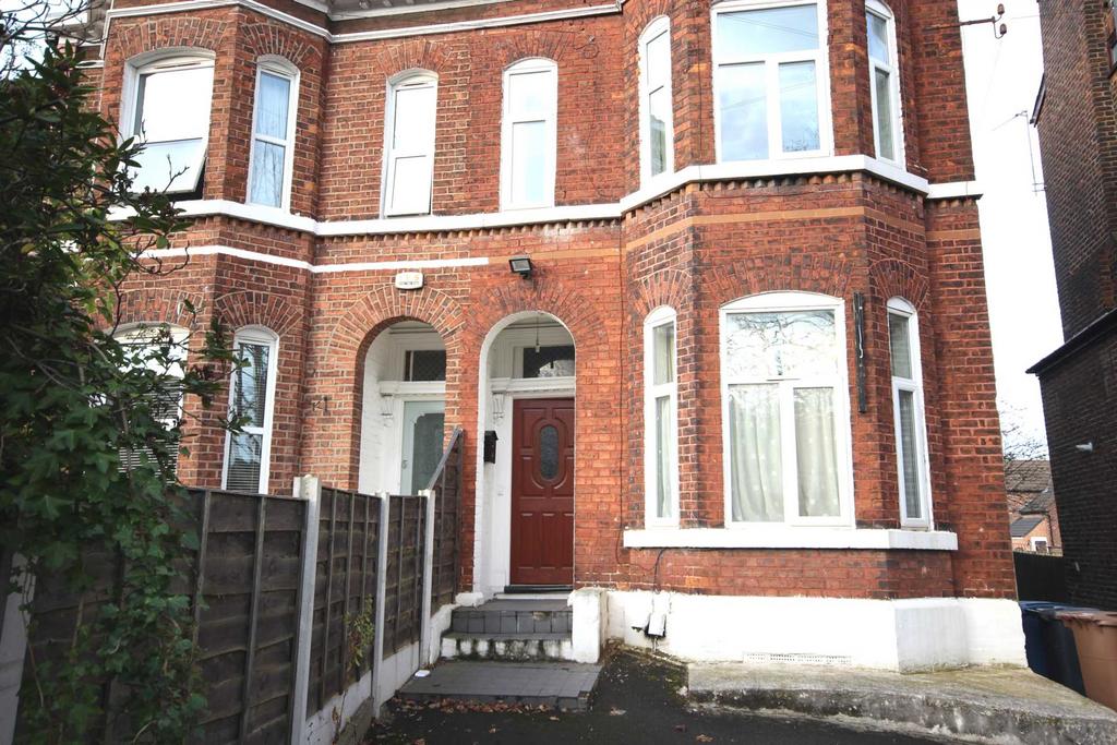 Victoria Crescent, Eccles 1 bed flat - £750 pcm (£173 pw)