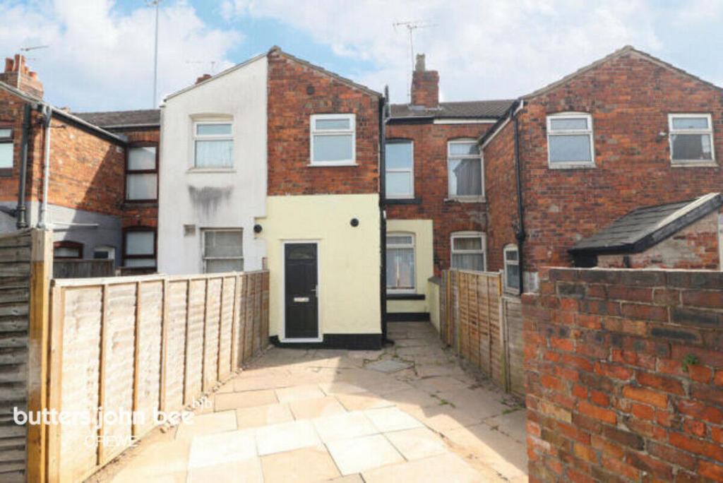 Gresty Road, CREWE 2 bed terraced house to rent - £825 pcm (£190 pw)