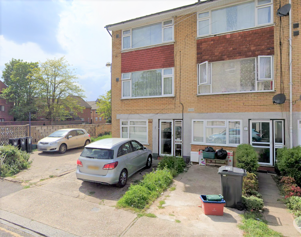 Corban Road, Off Bath Road Hounslow, TW3 Studio - £1,295 pcm (£299 pw)
