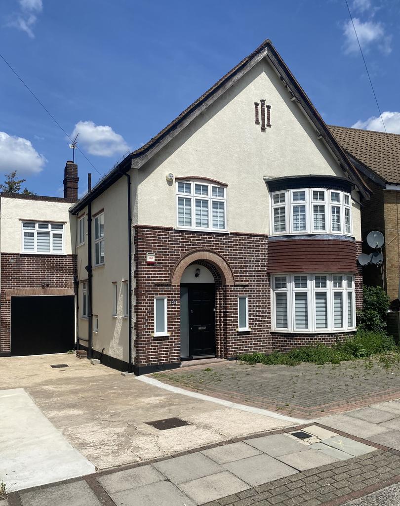 Highfield Gardens, London NW11 4 bed detached house - £5,750 pcm (£ ...