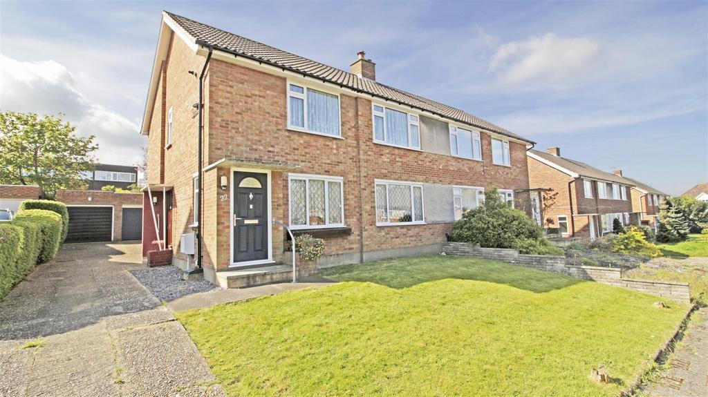 Model Farm Close, London SE9 2 bed maisonette - £295,000