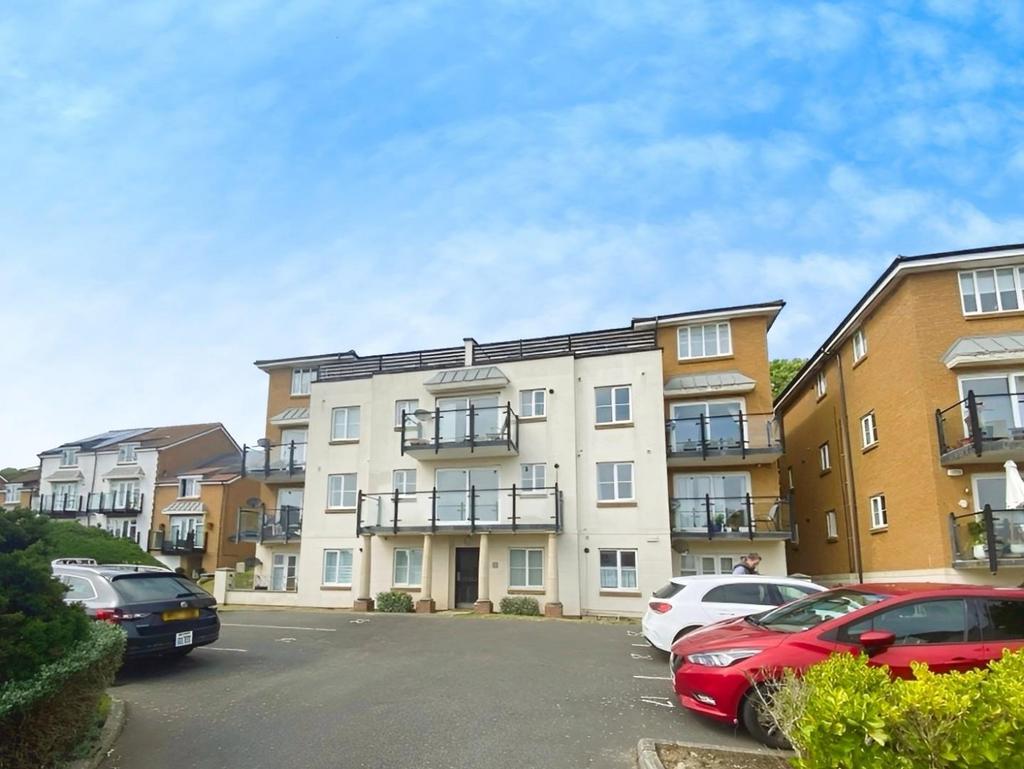 Lower Corniche, Hythe 2 bed flat to rent - £1,200 pcm (£277 pw)