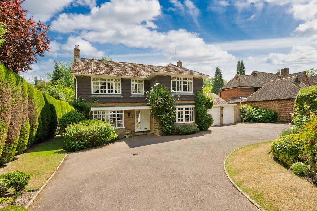 Meadway, Esher, Surrey, KT10 4 bed detached house - £2,375,000