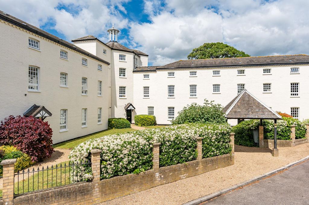 Collett Road, Ware SG12 1 bed flat for sale - £200,000