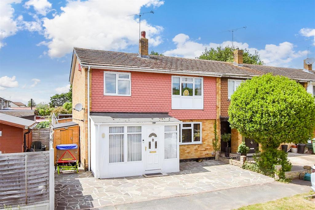 Donald Thorn Close, Wickford SS12 3 bed end of terrace house - £231,500