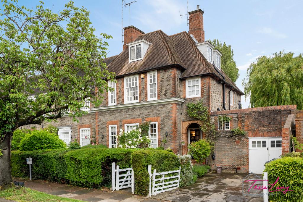 Heathgate, London NW11 5 bed detached house - £2,800,000