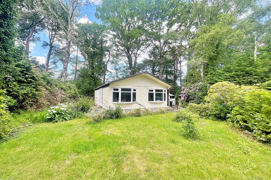 Ferndown 2 bed mobile home - £1,100 pcm (£254 pw)