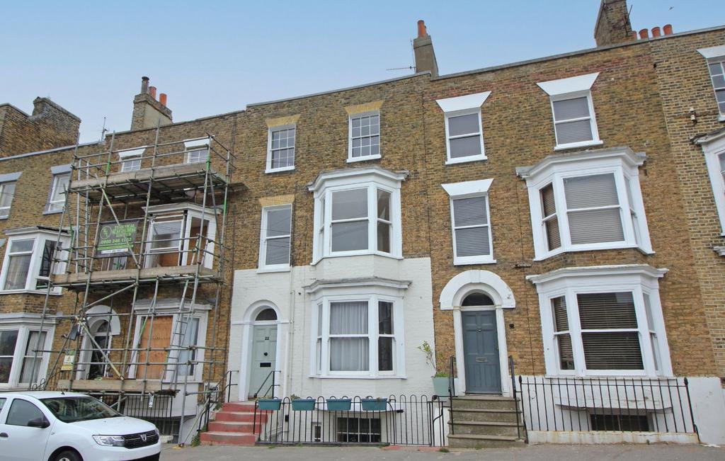 Trinity Square, Margate, CT9 1 bed flat for sale - £185,000