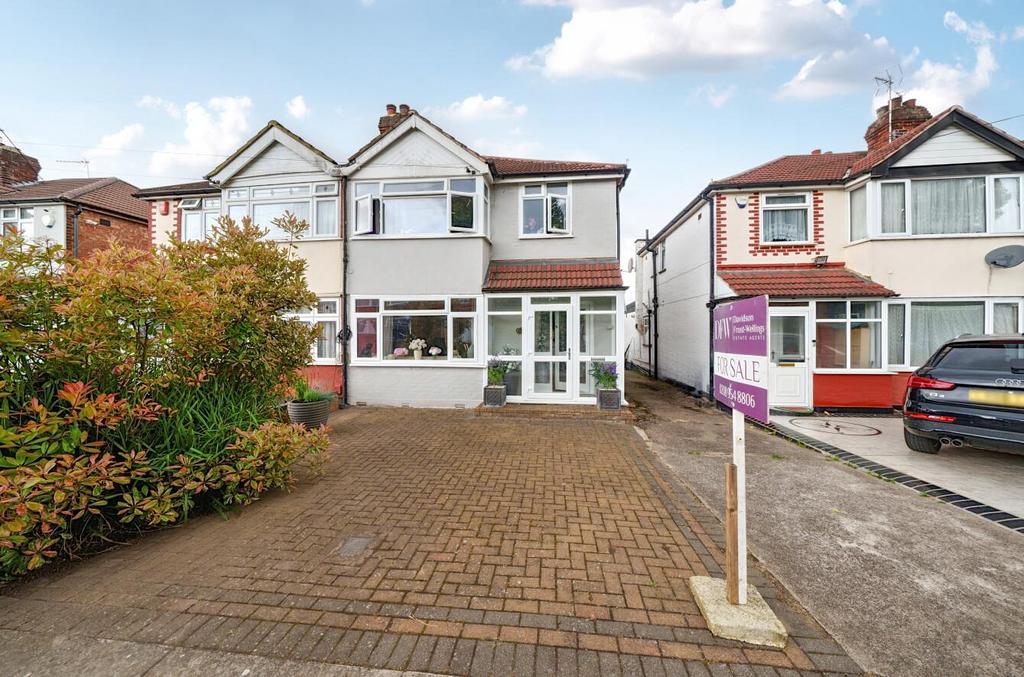 Culver Grove, Stanmore HA7 3 bed semi-detached house - £550,000