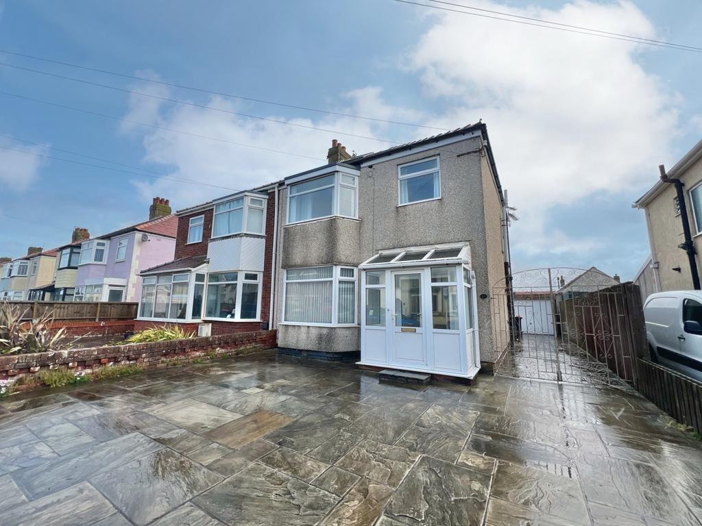 Green Drive, Cleveleys FY5 3 bed semi-detached house for sale - £169,950