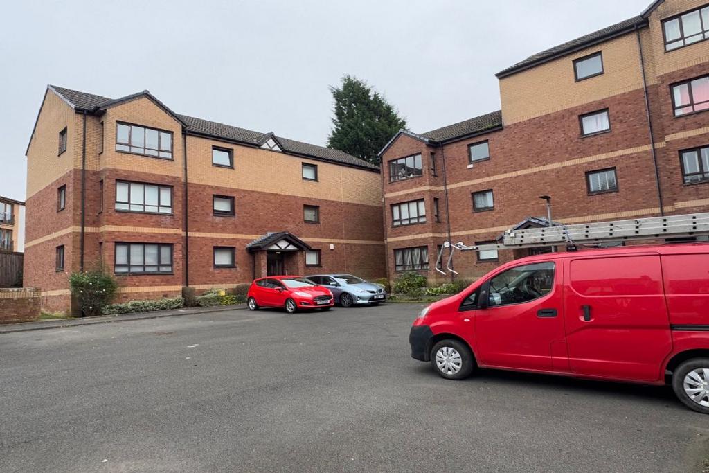 Kemp Court, Hamilton ML3 2 bed flat - £80,000