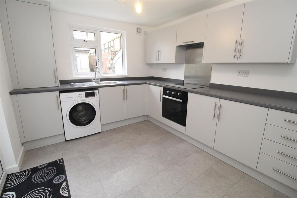 Alexander Street, Cardiff CF24 4 bed house - £2,300 pcm (£531 pw)
