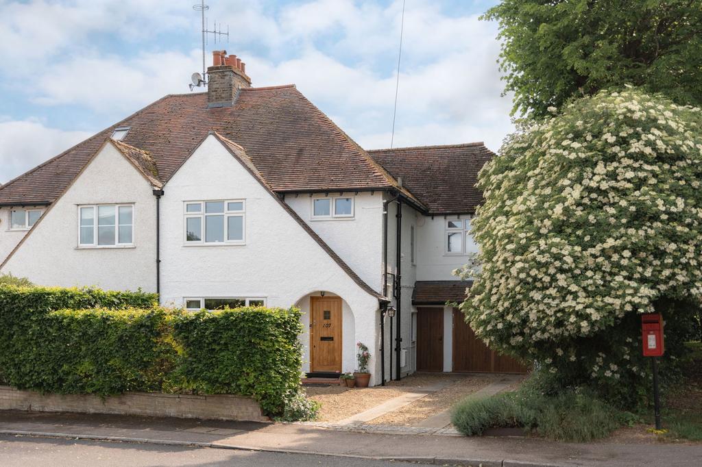 Miswell Lane, Tring, Hertfordshire HP23 3 bed semi-detached house for ...