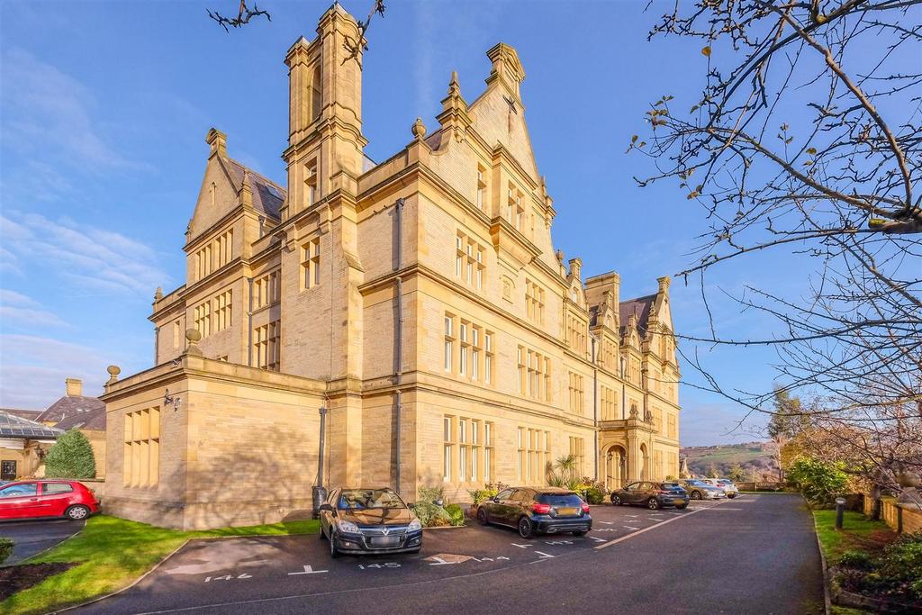 Edgecumbe House, The Royal, Halifax 2 bed penthouse - £900 pcm (£208 pw)
