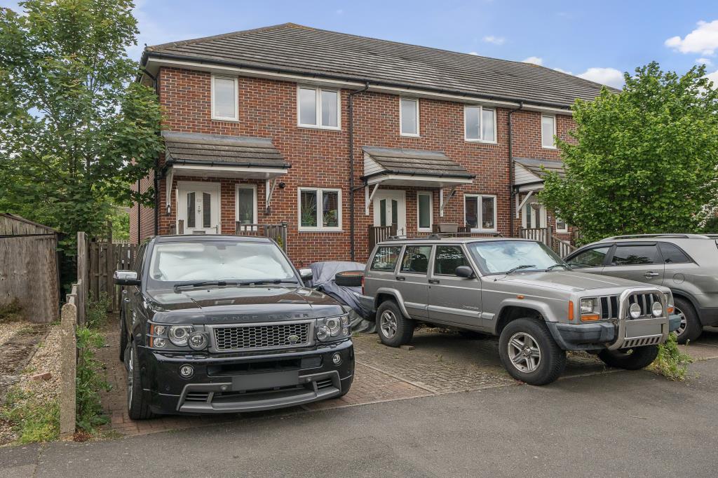 Staines-Upon-Thames, Surrey, TW18 3 bed end of terrace house for sale ...