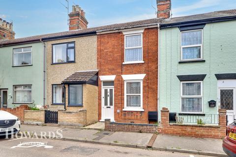 Denmark Road, Lowestoft 3 bed terraced house for sale - £140,000